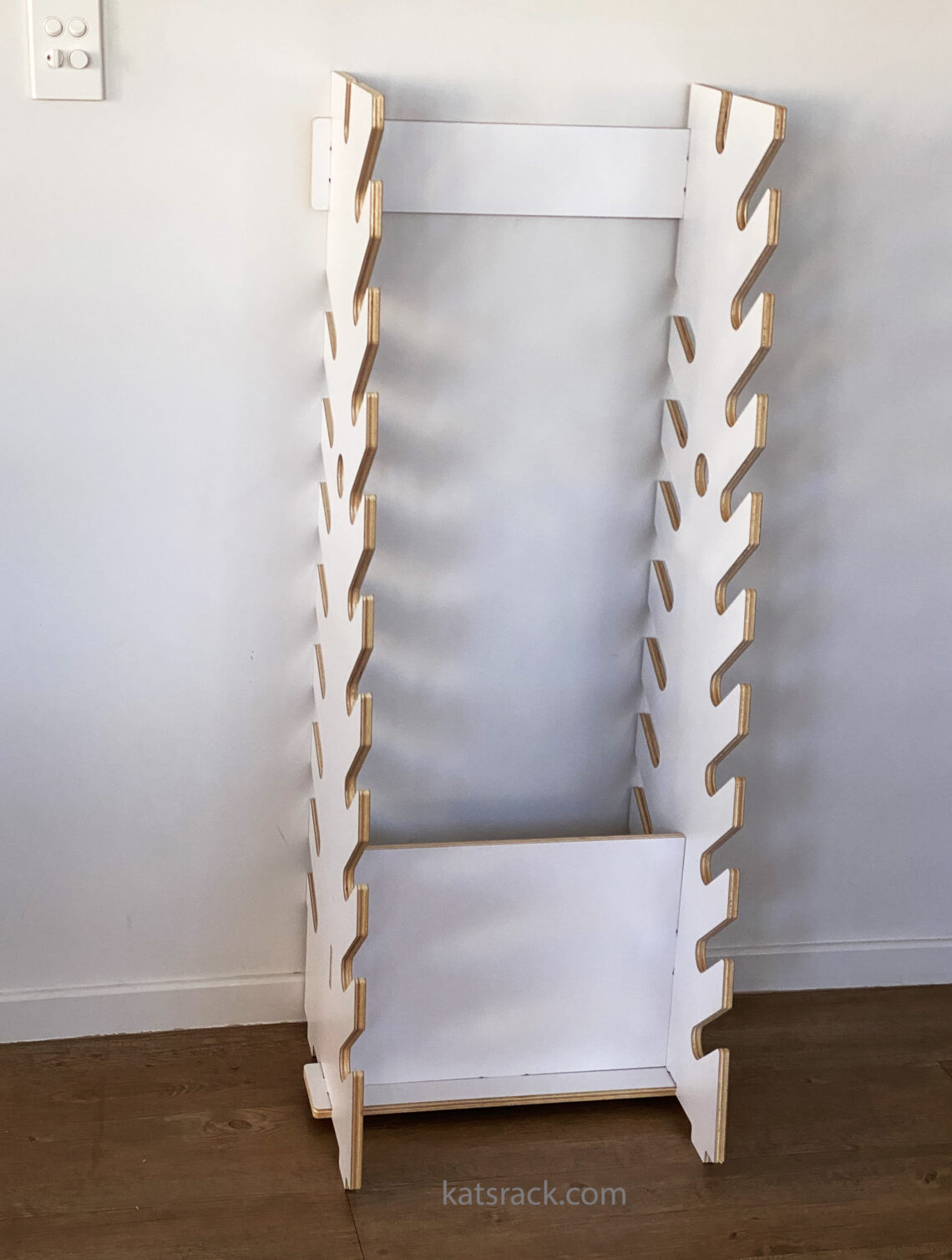 1.2m (19 slots) Skateboard Rack – white – Kats Rack